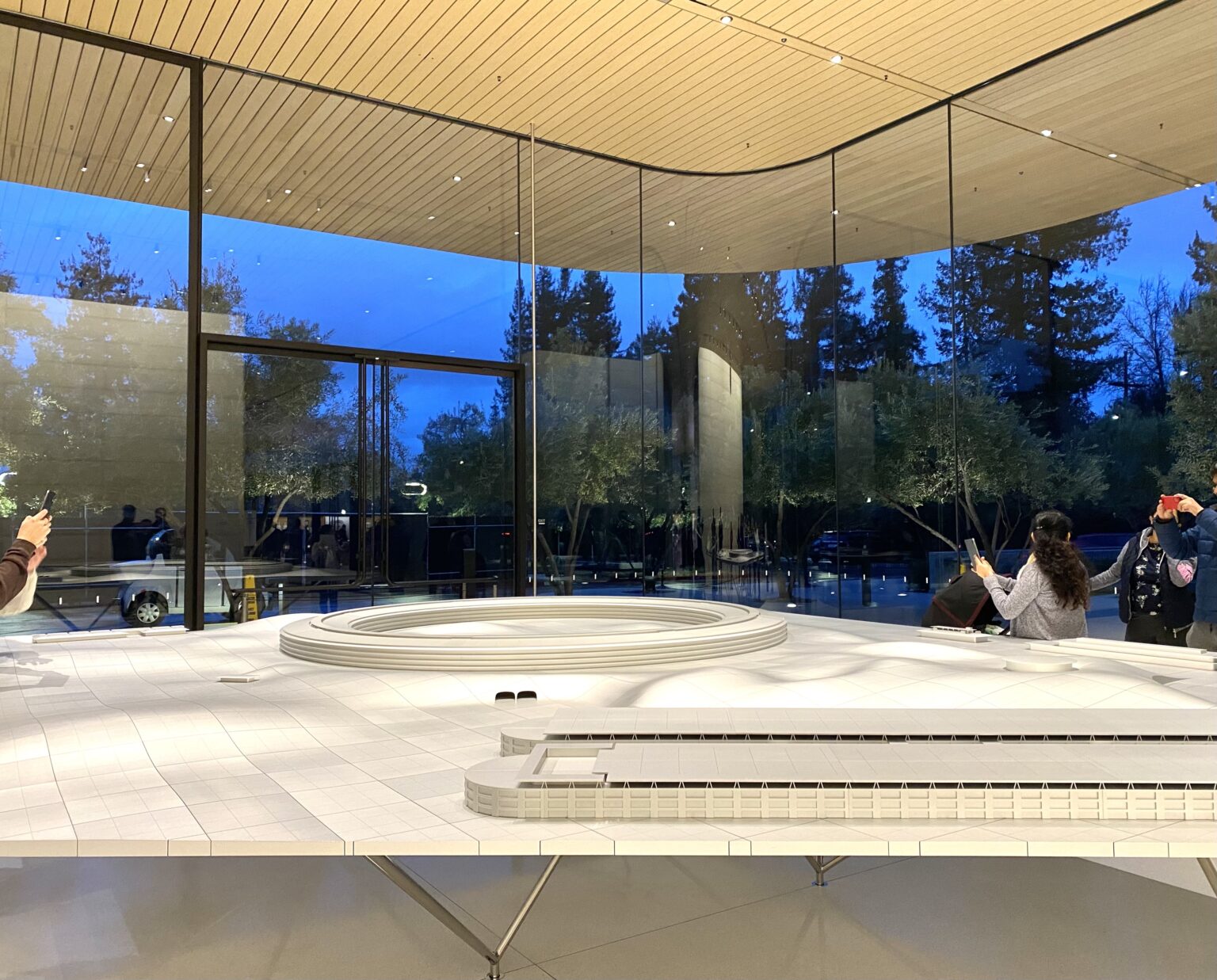 【アメリカアップル本社】誰でも見学可能！アップルパークビジターセンターで社会科見学 - Global Mind, Local Life